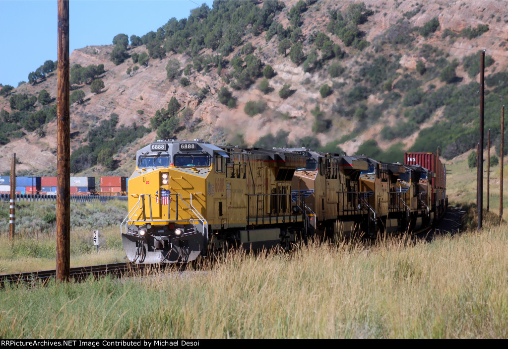 UP 6888 7612 6223 4846 5848 (C44ACM, C45ACCTE, C44ACM, SD70M, C44ACCTE) winds its way east with ...